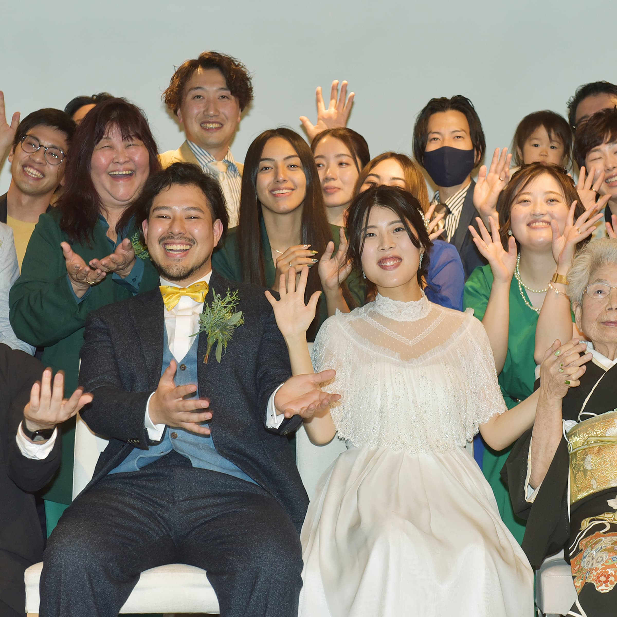 2-5.テーマはホームパーティー！カラフルな衣装でお二人らしさを表現 ｜ NOVIC ノーヴィック